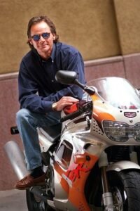 Barry Sheene Motorcycle Racer: The Charismatic Champion - thewheelmagazine